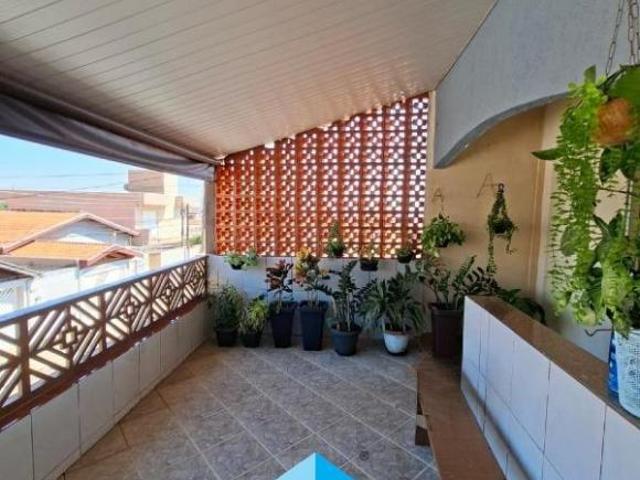 Sobrado à venda no Jardim Santina