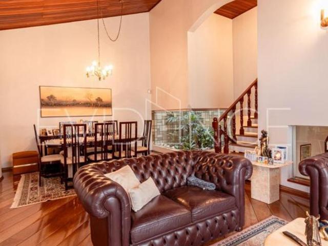 Sobrado à venda no Jardim Têxtil com 412 m²