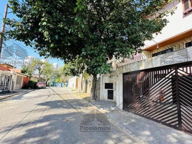 Sobrado à venda no Morumbi de 340m² área construída, 4 dormitórios, cozinha planejada, salas com div