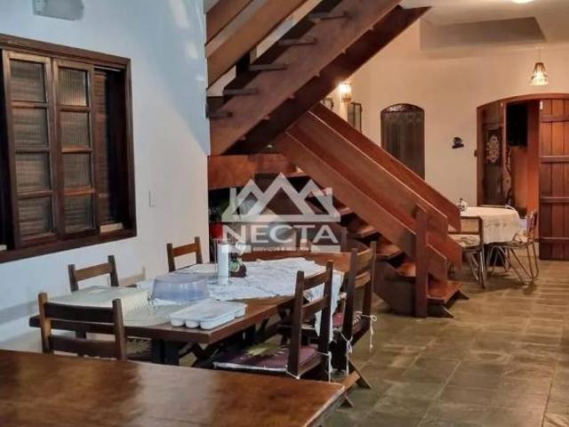 Sobrado à venda no Massaguaçu com 4 dormitórios, 2 suítes, piscina e área gourmet Caraguatatuba/SP