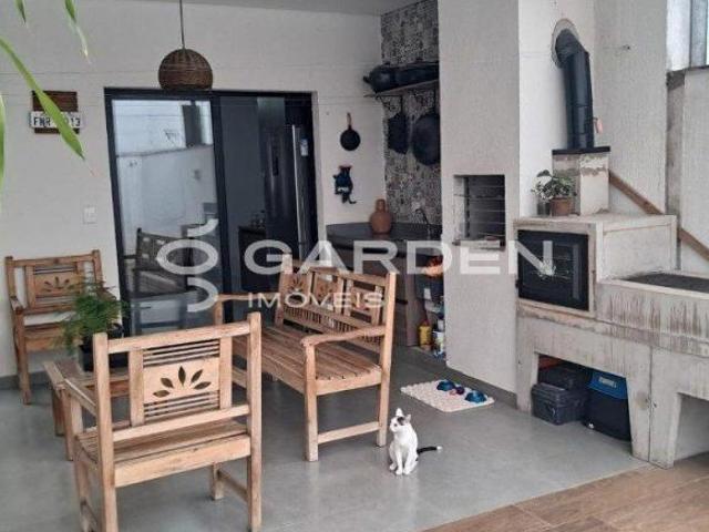 Sobrado à Venda no miolo da Ferradura R$ 965.000