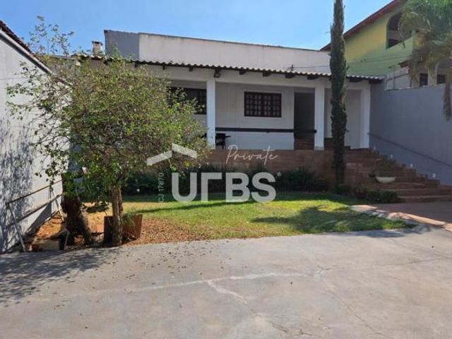 Sobrado à venda no Setor Jaó R$ 850 mil, com 4 Quartos, terreno 375 m2