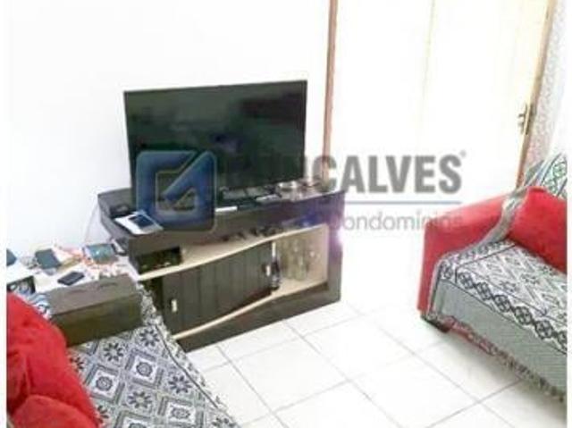 Sobrado à venda no Paulicéia, SBC – 2 quartos, 2 vagas, pronto para morar