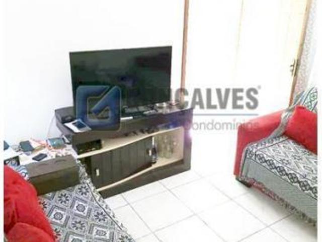 Sobrado à venda no Paulicéia, SBC – 2 quartos, 2 vagas, pronto para morar