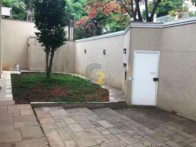 Sobrado á venda no Pacaembú, 4 suítes, 6 vagas de garagem