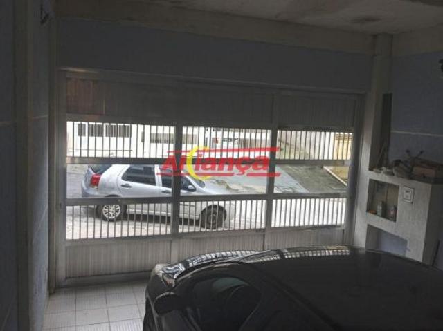 Sobrado á venda no Parque Continental 2, com 03 dormitórios sendo 01 suíte, 02 vagas, edícula
