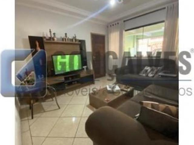 Sobrado à venda no Parque Gerassi, Santo André – 2 dorms, 1 suíte, quintal e churrasqueira