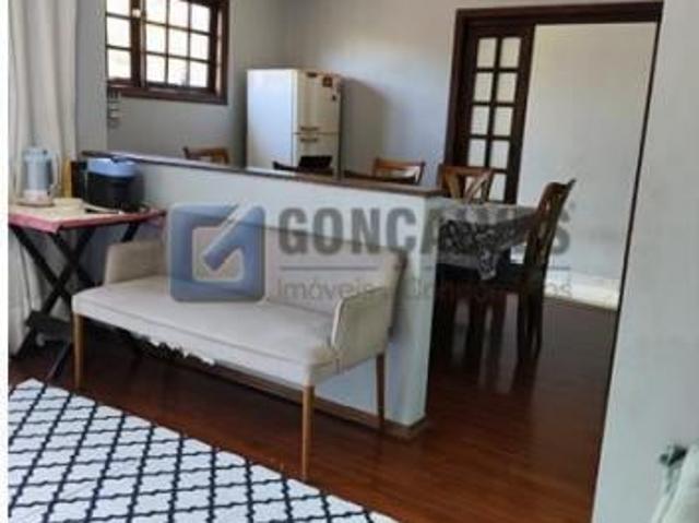 Sobrado à venda no Parque Jaçatuba, Santo André — 3 quartos, 4 vagas, ótimo acabamento