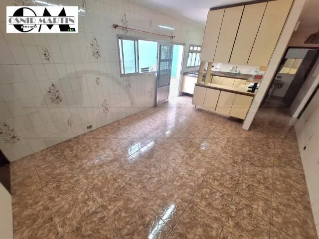 Sobrado à venda no Parque São Lucas, 3 dorms. 2 gars. 360m² de a. Construída