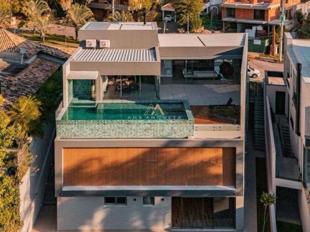 Sobrado à venda no Residencial Alphaville 1, com 5 suítes, porteira fechada