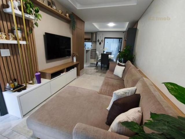Sobrado à venda no Residencial Boulevard Riesel com suíte e closet em CURITIBA PR