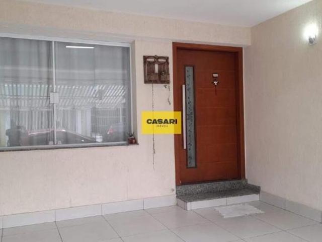Sobrado à venda no Rudge Ramos — 2 suites, 2 vagas e 2 banheiros