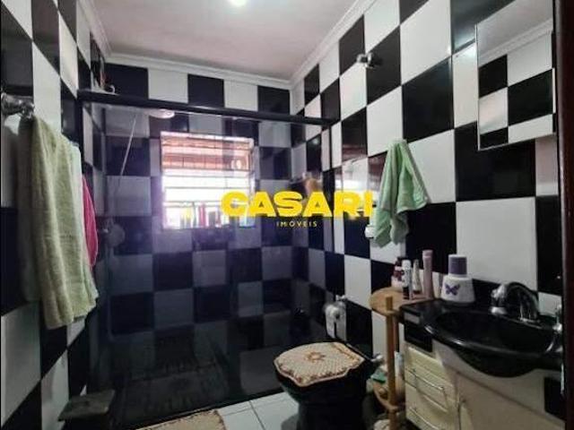 Sobrado à Venda no Taboão – 270m², 3 Dormitórios, Suíte, Edícula e 4 Vagas – São