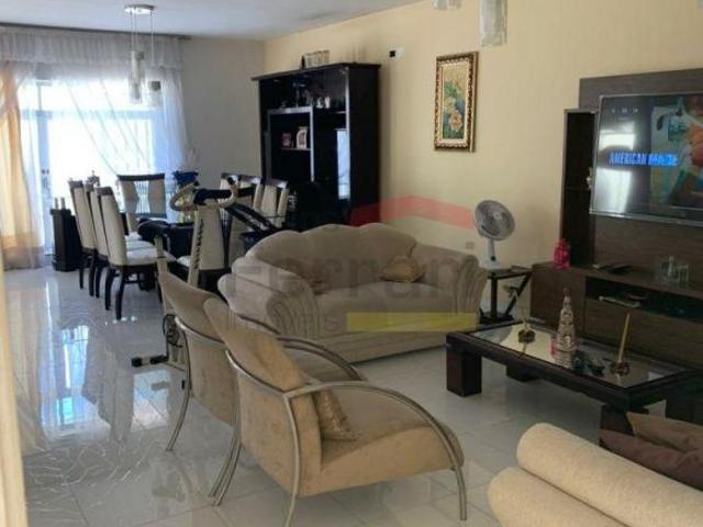 Sobrado à venda no Tremembé, 3 dormitórios, 1 suíte, 5 vagas, piscina, jardim. Estuda permuta !