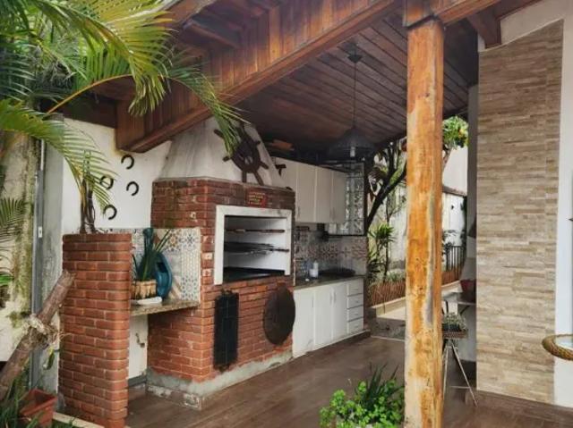 Sobrado à Venda no Tremembé, 4 dormitórios, 3 suítes, 6 vagas, Piscina, 326m²