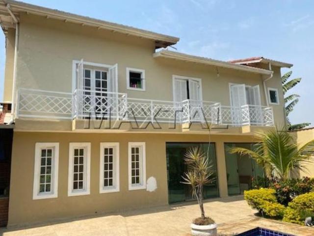Sobrado à venda no Tremembé de 640 m², com 6 dormitórios, 6 banheiros, quintal e 4 vagas