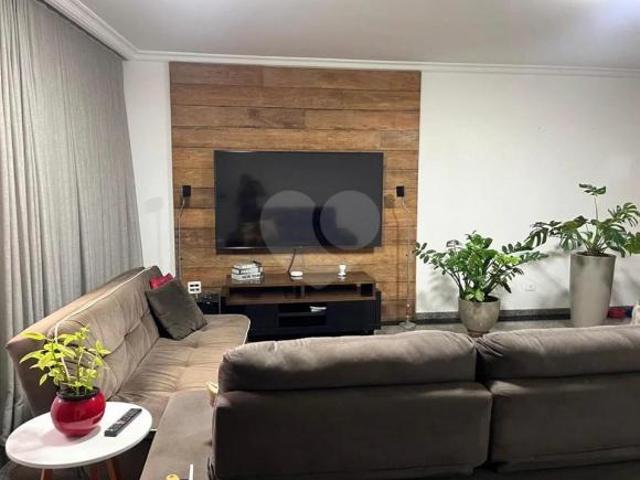Sobrado à Venda no Tucuruvi com 3 Suítes, 4 Vagas e 257m² Construídos