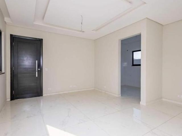 Sobrado à venda no Uberaba com 03 quartos
