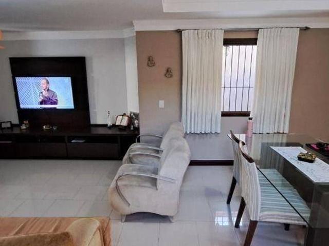 Sobrado à Venda no Urbanova com 4 quartos e 207m²
