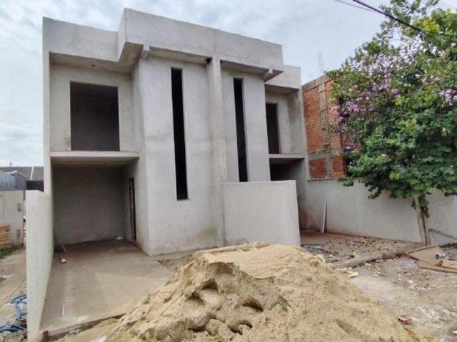 Sobrado à venda no Vitória Régia CIC, com 03 quartos
