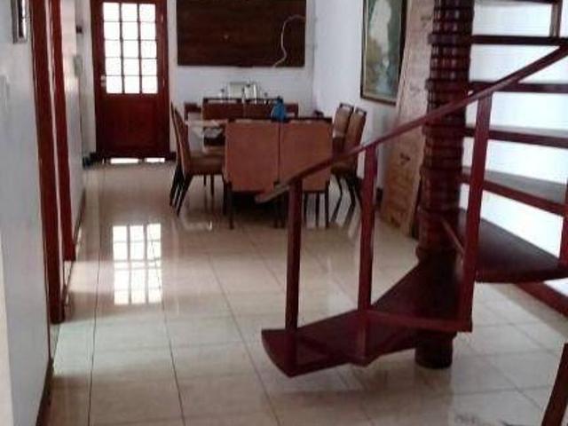 Sobrado à Venda no Vista Verde com 4 suítes e 330 metros
