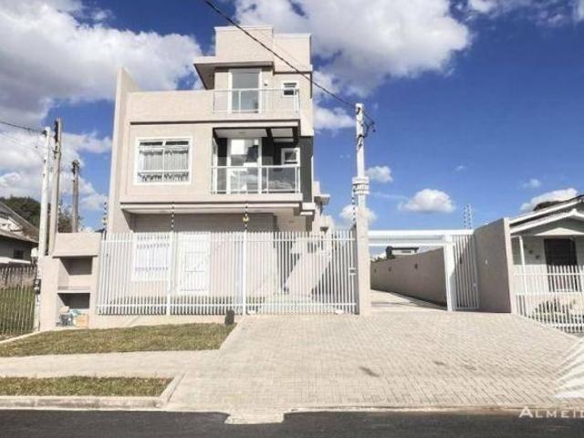 Sobrado a venda no Xaxim, 3 dormitórios, 1 vaga de garagem