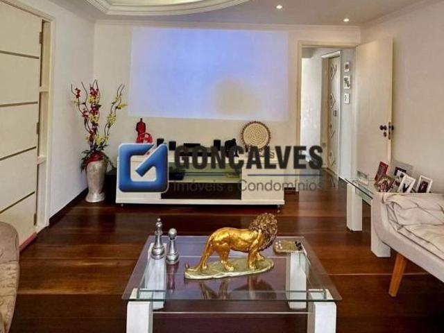 Sobrado à venda na Av. Robert Kennedy | 4 suítes, varanda gourmet e 6 vagas