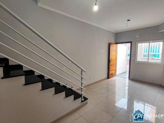 Sobrado à venda na Aviação, Praia Grande – 3 quartos, 2 sacadas, 3 banheiros e 1 vaga – Aceita finan