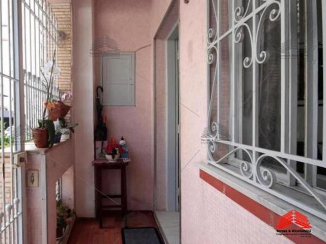 Sobrado a venda na Bela Vista, 105 m2, Rua Alberto de Oliveira, 2 dormitórios, 1 vaga, a 400 metro