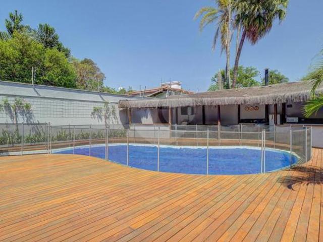 Sobrado a Venda na Granja Julieta, 4 quartos suítes, piscina