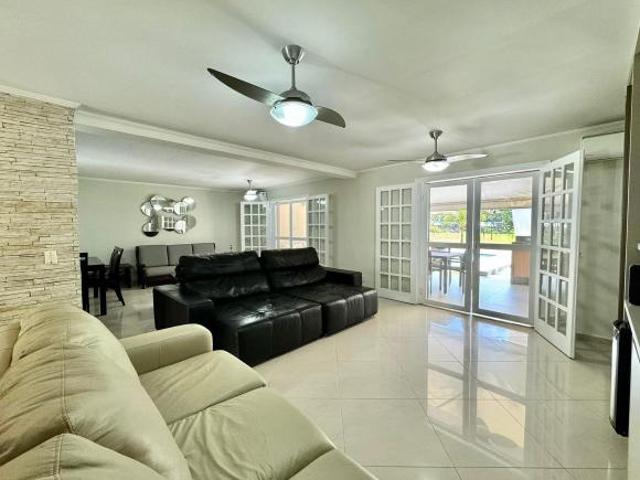 Sobrado à Venda na Enseada no Guarujá | Qvista inteligencia imobiliário