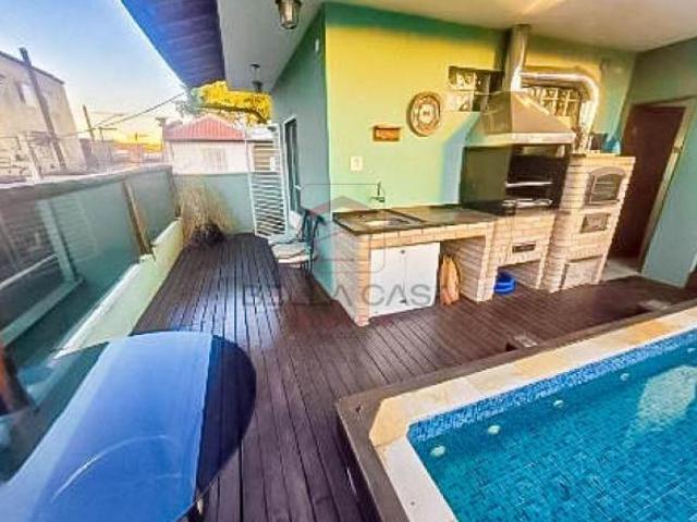 Sobrado à Venda na Mooca, 3 Suítes, Piscina, Churrasqueira e 4 Vagas de Garagem!