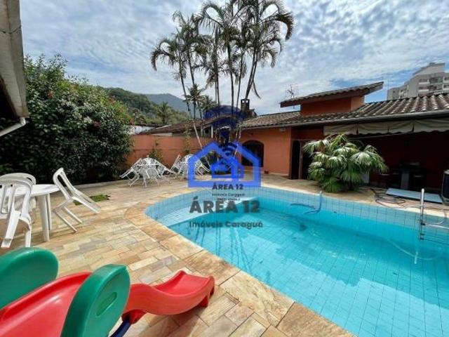 Sobrado à venda na Martim de Sá 4 dormitórios, sendo 2 suítes, sala com 2 ambientes, lavabo, vaga