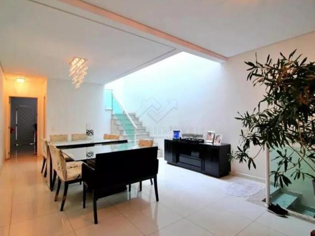 Sobrado à venda na por R$ 1.200.000 na Vila Alice, Santo André em Santo André/SP