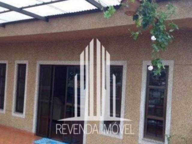 Sobrado à venda na Penha com 250m² 3 dormitórios 1 suíte 2 banheiros 6 vagas