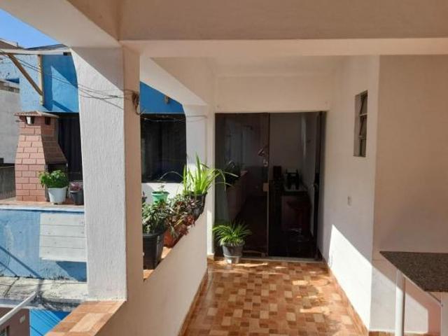 Sobrado á venda na Penha com 205m² 3 dormitórios 1 suíte 3 banheiros 2 vagas