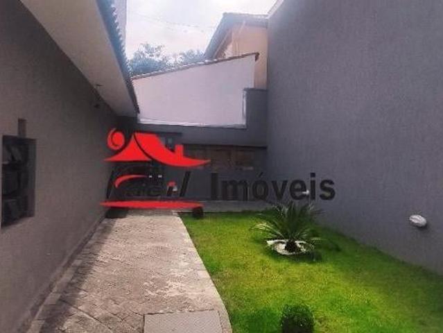 Sobrado à venda na Penha de França: 2 quartos, 1 sala, 3 banheiros, 1 vaga, 90m²!