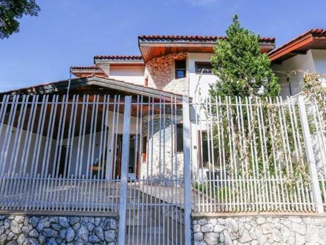Sobrado à venda na pista de caminhada de Sorocaba. Parque Campolim 480m², piscina e 5 quartos, 04