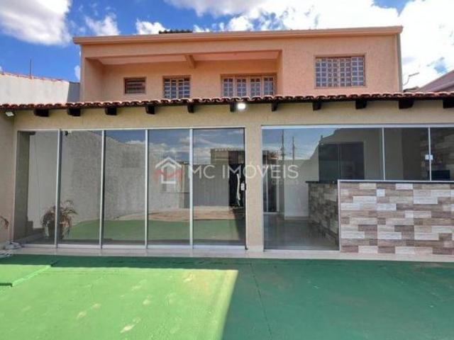 Sobrado à Venda na QNM 26 Conjunto G – Ceilândia Norte | 4 Quartos | Espaço Gourmet | Lote de 250 m²
