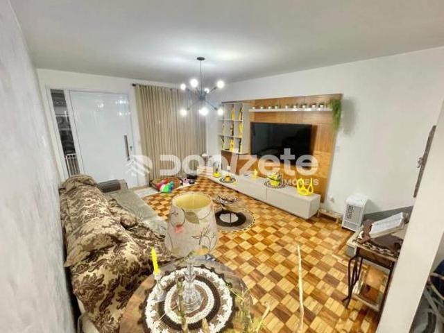 Sobrado à venda na Vila Assunção, Santo André | 3 dorms 1 suíte, 2 vagas e espaço gourmet