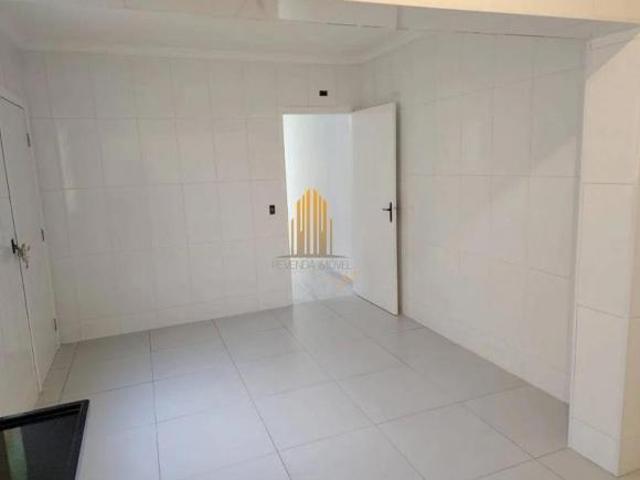 Sobrado à venda na Vila Campo Grande de 160m² com 3 dormitórios e 2 vagas de garagem