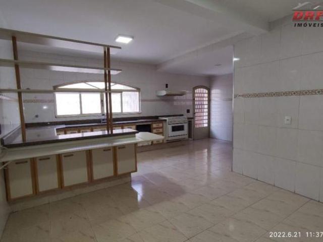 Sobrado à venda na Vila Endres com 198 m², 4 dormitórios, suíte e espaço gourmet