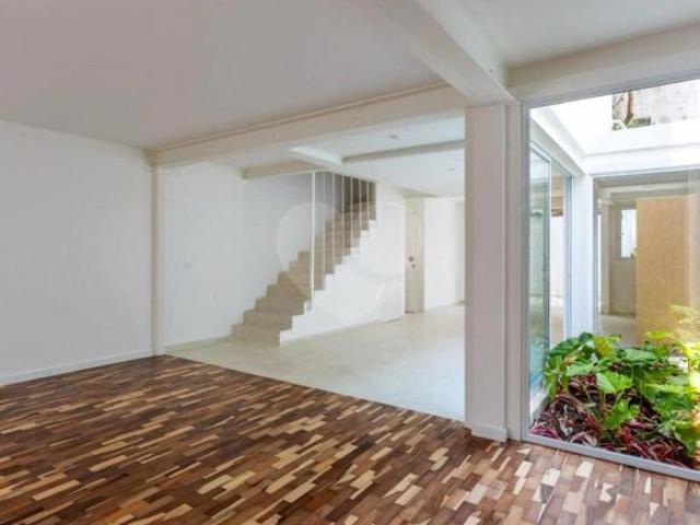 SOBRADO À VENDA NA VILA MADALENA