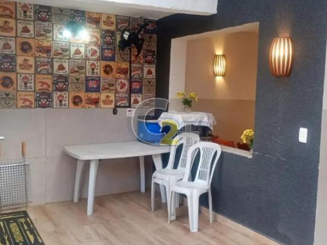 Sobrado à venda na Vila Madalena com 4 quartos, 2 vagas, 184m²