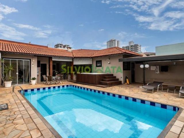Sobrado à venda na Vila Marumby, em Maringá PR