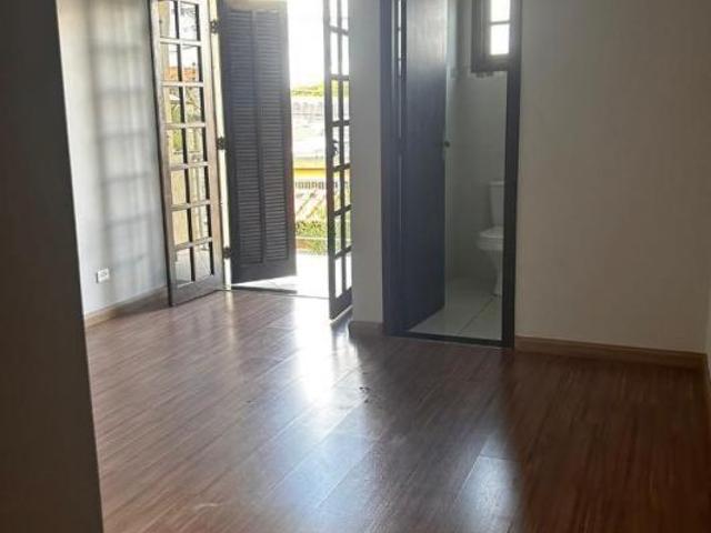 Sobrado à venda na Vila Marari com 3 dormitórios 1 suíte 3 banheiros 2 vagas