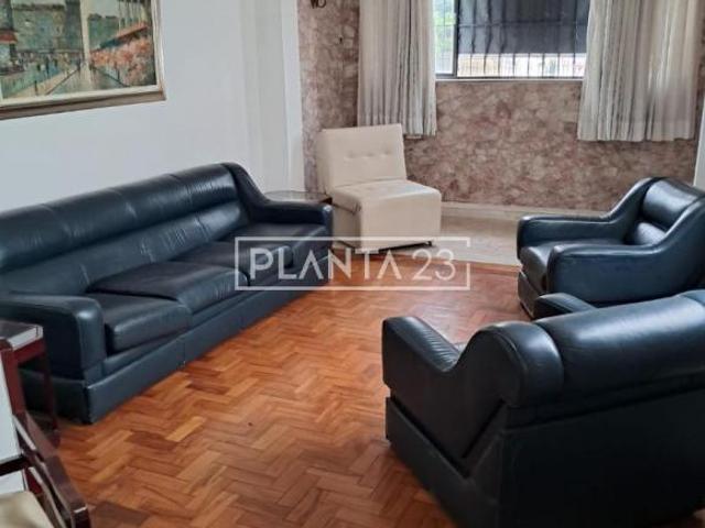 Sobrado à Venda na Vila Mariana com 330 m², 3 quartos sendo 1 suíte e 4 vagas