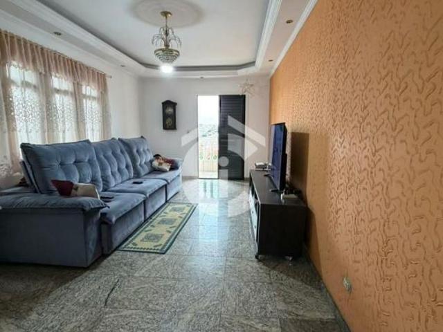 Sobrado a venda na Vila Prudente, 3 suítes e 4 vagas