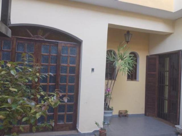 Sobrado à venda, Santa Maria,140m², 4 dormitórios,1 suíte, 3 banheiros,quintal com churrasqueira
