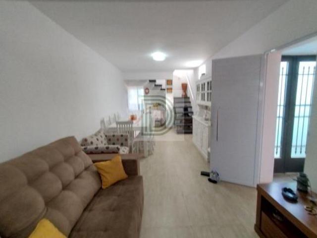 SOBRADO Á VENDA SEMI ISOLADO, 129 M², QUINTAL